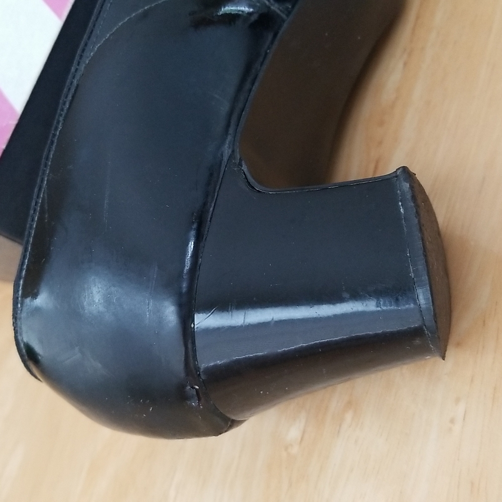 Vintage 1969 Black Shiny Heels ~ Heel Huggers By Dunn… - Gem